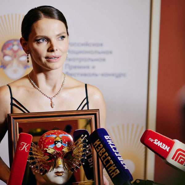 Елизавета Боярская в украшения MIUZ Diamonds произвела фурор на церемонии вручения театральной ...